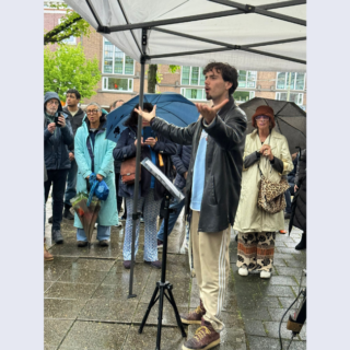 Condoomautomaat aan de gevel van het JIP Den Haag – Zeeheldennieuws